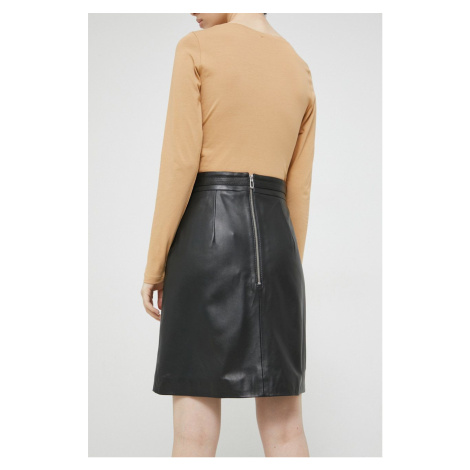 Kožená sukňa HUGO čierna farba, midi, áčkový strih Hugo Boss | Modio.sk