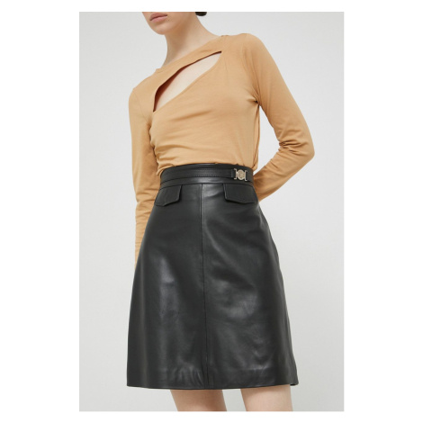 Kožená sukňa HUGO čierna farba, midi, áčkový strih Hugo Boss | Modio.sk